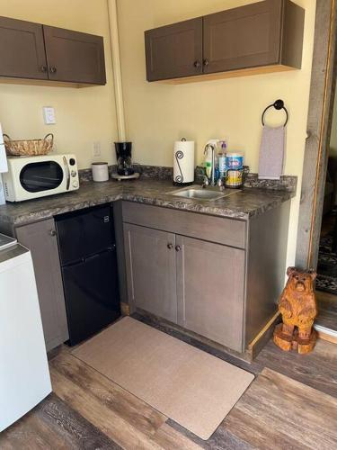 Parkway Yellowstone Guest House Apartment #3 - Gardiner, MT
