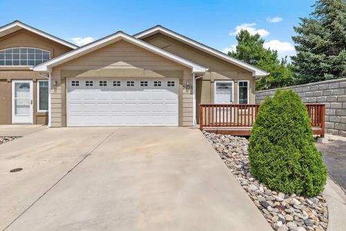 Convenient Townhouse - Near Airport - 拉皮德城