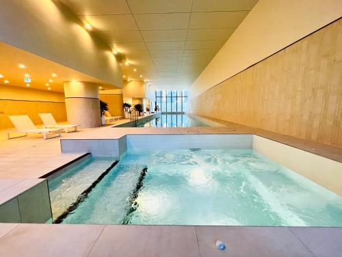 Luxury Indoor Pool, Jacuzzi, Sauna And Steam - Melbourne
