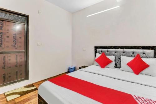 OYO Flagship 81202 Hotel Mayur Palace, Gorakhpur from $15