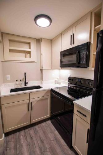 Modern Studio Basement With Private Entrance - Highlands Ranch, CO