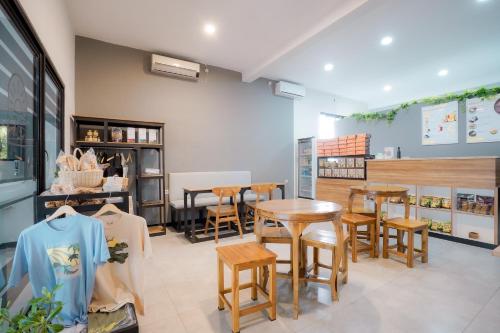 El Ora Hotel & Eatery Labuan Bajo - Labuan Bajo
