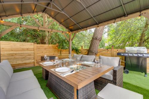 Cozy Kenmore Vacation Rental W/ Shared Hot Tub! - Lynnwood, WA