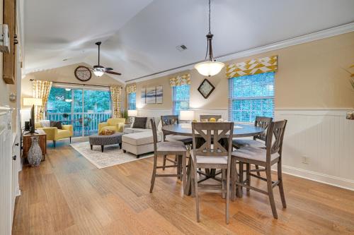 High‑end Pawleys Island Condo W/ Porch & Pools! - Pawleys Island, SC