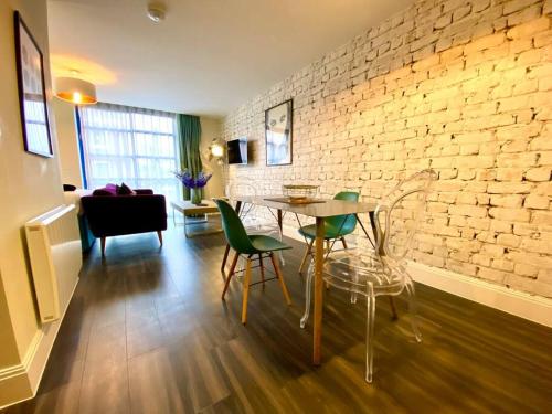 Stunning Apartment Suite - Free Parking & Wifi! - Poole