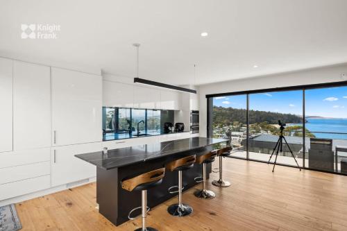 Beachside Luxury Villa - Expansive Panoramic Vistas - Bruny Island