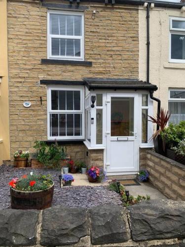Quaint 1 Bedroom Cottage In Pudsey, Leeds - Leeds