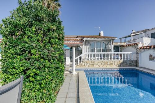 Casa Marisol Mit Pool Deals & Reviews, empuriabrava | LateRooms.com