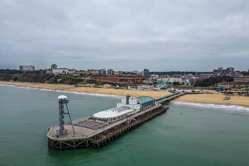 The Smaller New Refurbished Ensuite Room 5min From Beach Parking In Guest House - Bournemouth