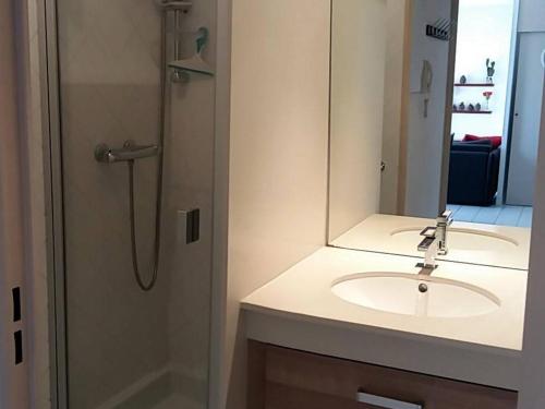 2 Pieces Cabine Avec Terrasse Et Parking, 150m Plage - Argeles-sur-mer - Fr-1-388-79 - Colliure