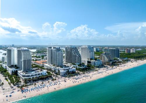 Beachfront-spacious W Residence - Fort Lauderdale