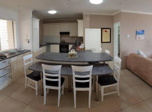 From $29 - Luxurious, comfortable home with ocean view, Hermanus