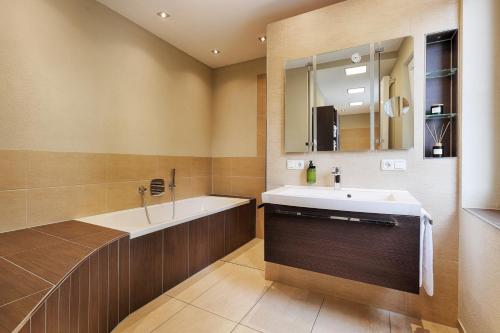Homie Hotel Fischzucht - Sauna, Große Dachterrasse, 3 Schlafzimmer - Würzburg
