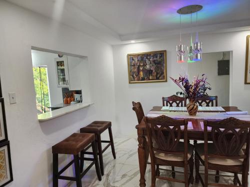 11onessex1 In The Heart Of Kingston Ja Dn Vacations - Kingston