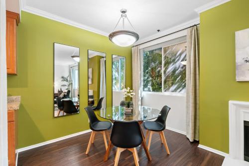 Beverly Hills Gem 1 Br Apt With Parking 218 - Los Angeles, CA