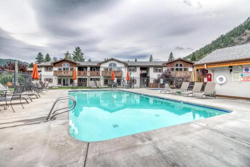 Icicle Village Resort 401 Aspen Abode - Wenatchee, WA