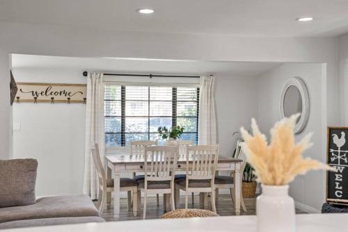 Magic Mountain 4 Bedroom 3 Bath Escape Modern Home - Goliath, Valencia