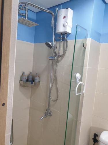 Hapi Haus at Grass residences with WIFI, Landline & Netflix - Manille ...