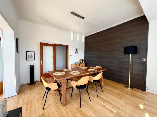 Bellevue - Grand Appartement Pour 5 Sur Les Quais De La Meuse - Liège, Belçika