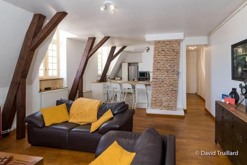 Suite Mana - Maui - Grand Loft En Duplex Avec Vue Sur Place Ducale Parking Inclus - Charleville-Mézières