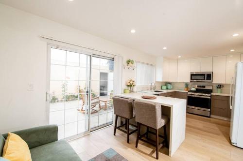 Brand New Remodeled 3 Bedroom Home In Reseda - Topanga, CA