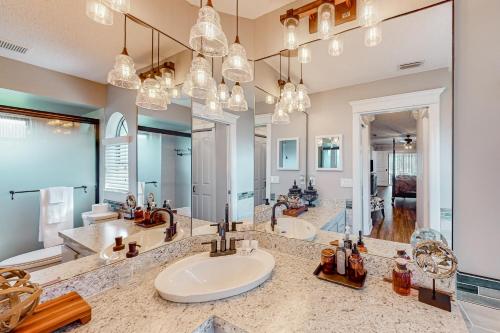Solar Retreat - Spring Hill, FL