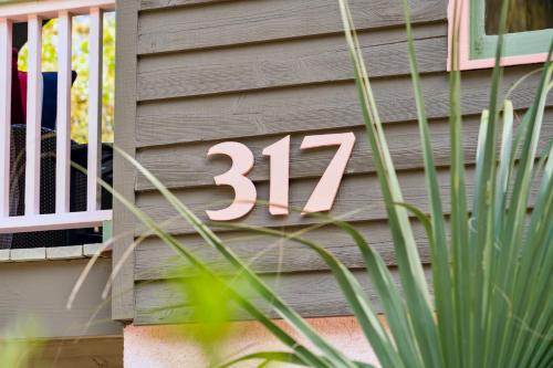 Folly Vacation Vintage Cottage 317 East - Folly Beach, SC