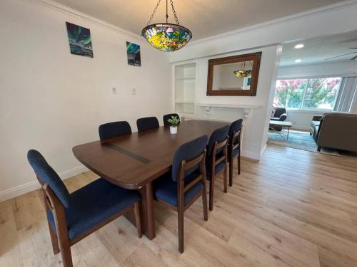 Modern 3 King Beds, Beautiful Large Backyard, Wfh, Long Stays, Waterfall, Wi-fi, Fwy, 25 Mins To Bea - Santa Paula, CA