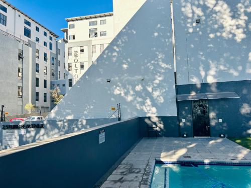 Neat And Cozy Apartment In Central Rosebank With Unlimited Wi-fi And Backup Power - Randburg