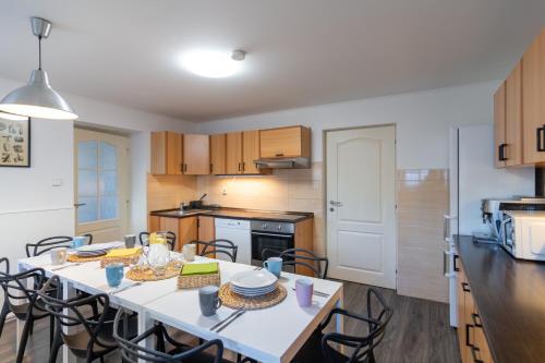 The Bookhouse, 5-bedroom Residence By Prague Castle - Prague
