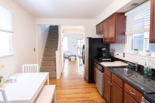 Cozy 2br Home W/ Parking In Downtown Annapolis - Annapolis, MD