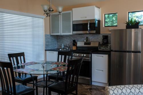 Large Luxury Studio With View In Santa Monica - Santa Monica, CA