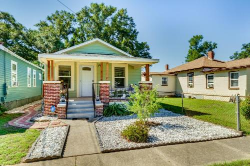 Pet-friendly Pensacola Home With Patio And Yard! - Pensacola, FL