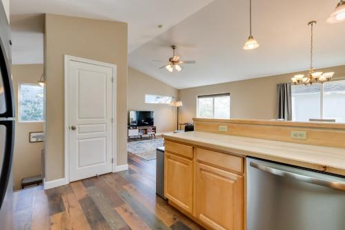 Accommodating Anchorage Abode < 1 Mi To Jewel Lake - Alaska