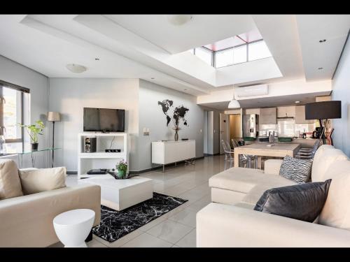 Stylish Penthouse In The Mothercity - Cape Town