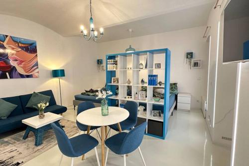 C’est La Vie A Paris Apartment - Wien