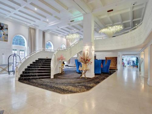 Charming Ocean View Condo Beach Service 516 - Miami Beach, FL