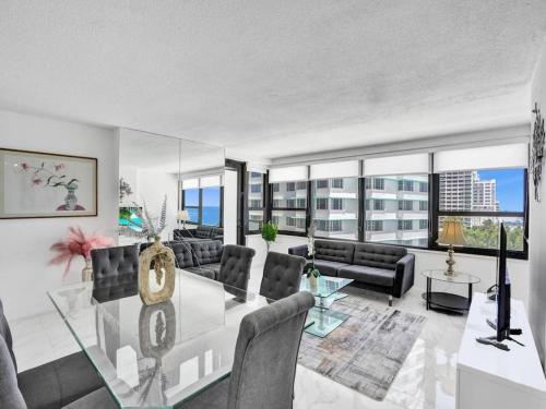 Lovely Ocean View Condo Beach Service 704 - Miami Beach, FL