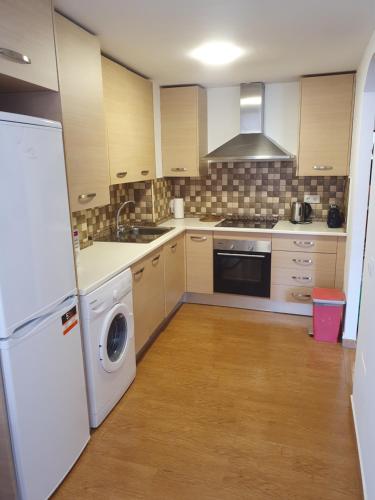 2h, Aire Acondic, 50m2, 1 Dormitorio, 4 Huespedes, Wifi Gratis - La Línea de la Concepción