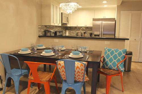 Magical Xcape, Pools-spa, Walk 2 Disney, Central Ac-heat, Fully Equipped, 2 Free Parking Spaces, Own - Anaheim, CA