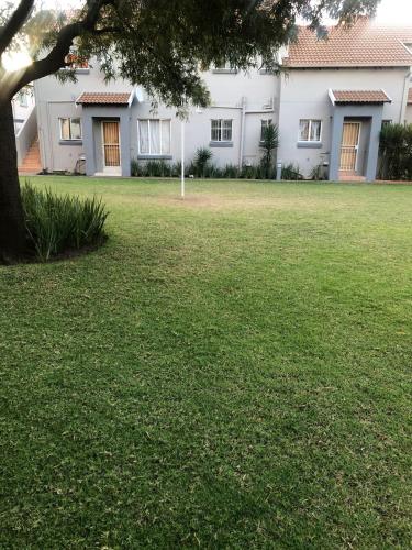 Inviting 3-bed Apartment In Edenvale - Edenvale