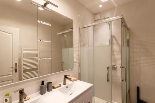 L'hibiscus Rouge - Brest, France