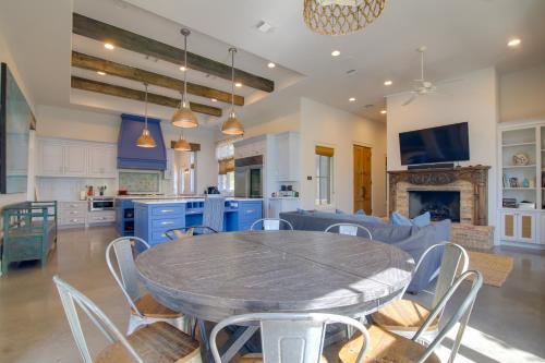 Pool & Covered Patios: Sprawling Austin Estate! - Austin, TX