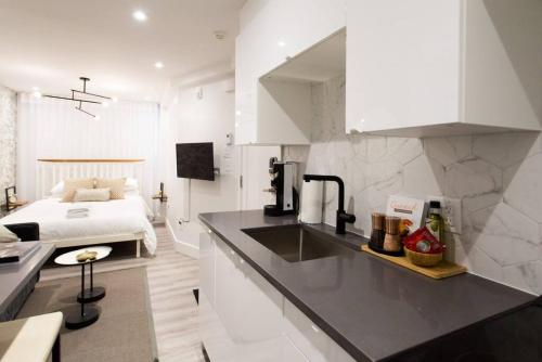 6768 - 102 Cozy And Fresh Mini Studio With Kitchen By Denstays - 蒙特婁
