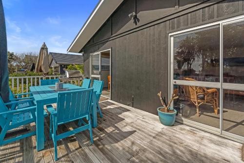 Coastal Oasis - Papamoa Beach Holiday Home - Papamoa