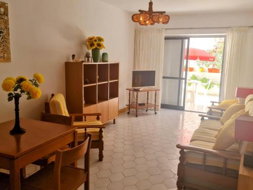 Costa Da Caparica 2br Beach Apartment By Homeystay - Costa de Caparica
