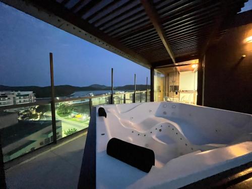 Toque A Campainha - Cobertura Jacuzzi Beira Mar - Cabo Frio