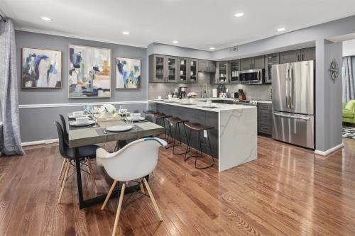 Cozy 4br Townhome, Family Community, 40 Mins To Dc - Ashburn, VA