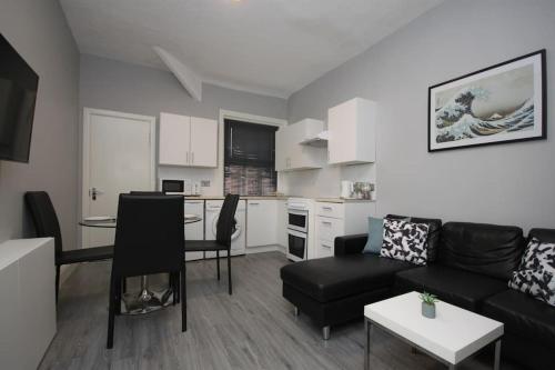 Barton Beachside - Penthouse Twobedroom Apartment, Double & Twins - Central Beach & Promenade Locati - Blackpool
