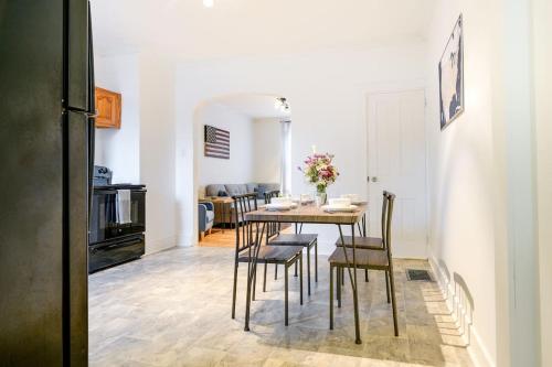 Cozy Retreat In Downtown Lancaster With Backyard Patio - Lancaster, PA